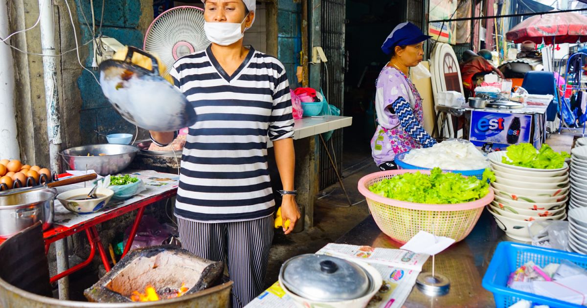 ก๋วยเตี๋ยวคั่วไก่สวนมะลิ นายฮ้ง